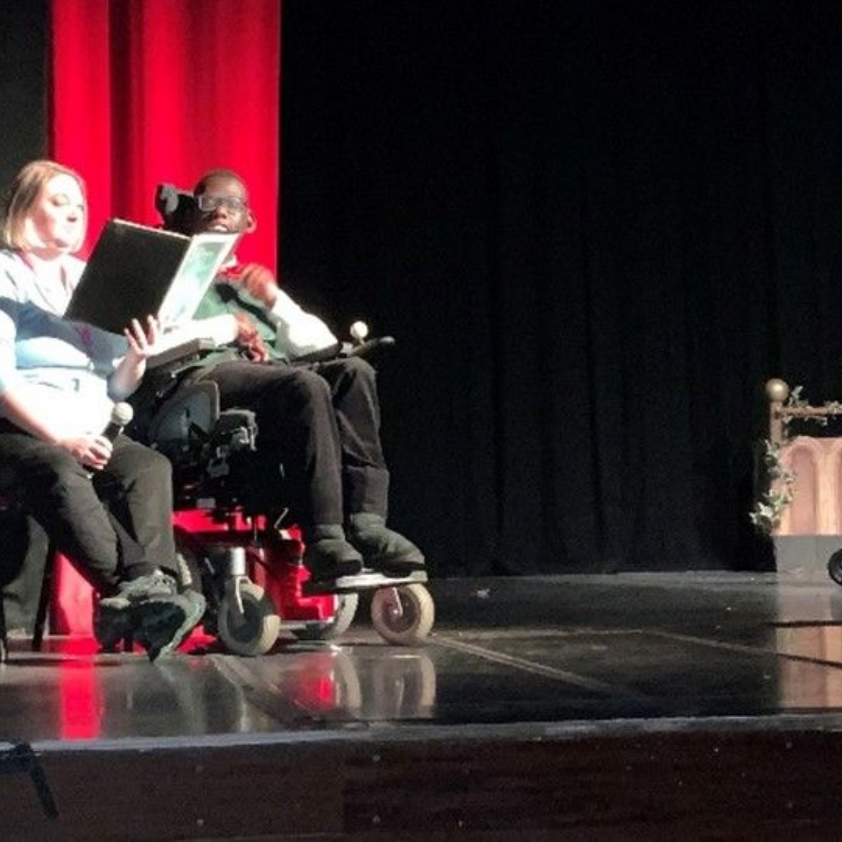 Valence School - Valence School performs 'Romeo & Juliet'!